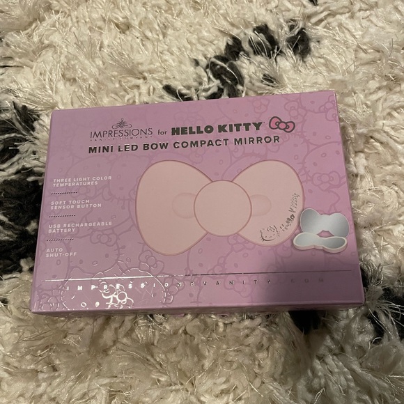 Hello Kitty | Accessories | Hello Kitty Mini Led Bow Compact Mirror ...